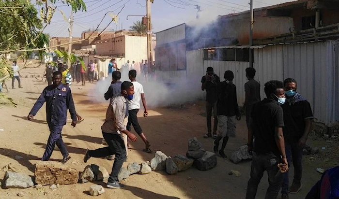 تظاهرات في مدن سودانية عدة والشرطة تفرّق المحتجين بقنابل الغاز الميادين