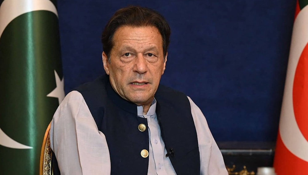 محكمة باكستانية تؤيد محاكمة عمران خان بقضية اعتداء على مقر للجيش الميادين